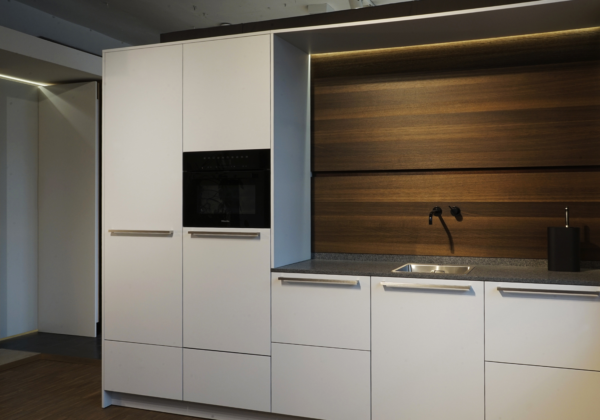 Designer Massivholz Küche Eggersmann Milano Lichtgrau im Küchenstudio Chemnitz, Leipzig, Dresden ...